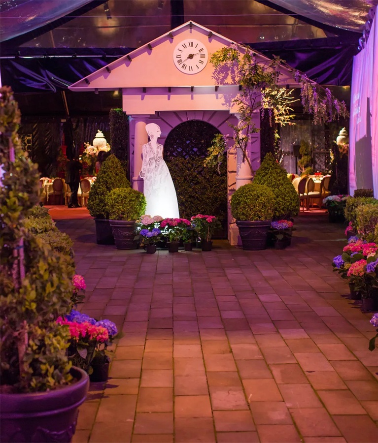 礼服回顾展览晚宴活动处处显精心，高级格调随处可见 - 会展活动策划CCASY.COM