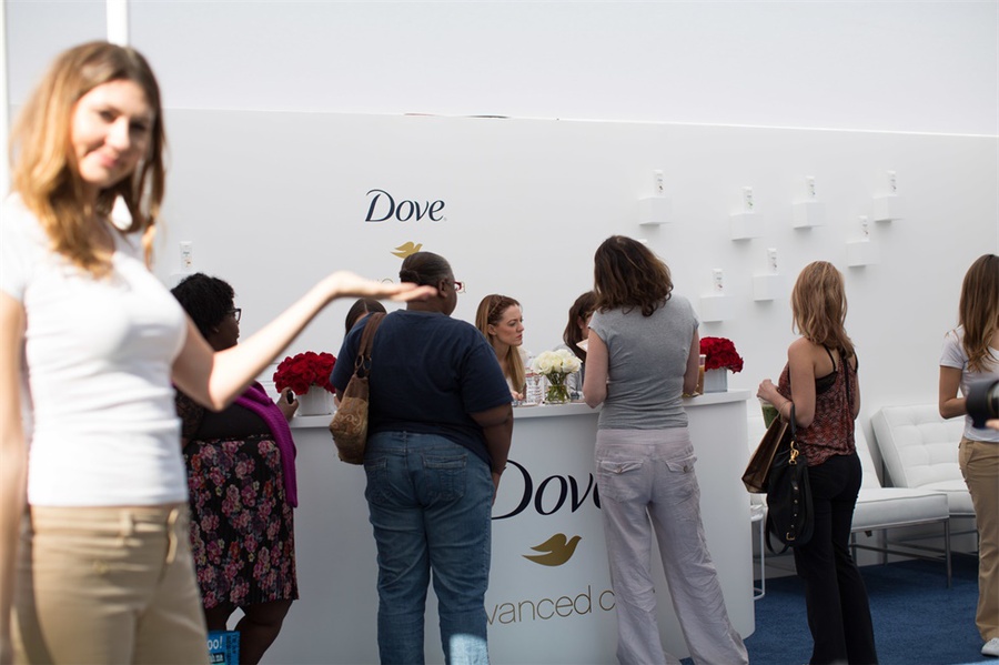 多芬新品体验快闪活动策划让女性享受了48小时的异味和湿度保护 - 会展活动策划CCASY.COM