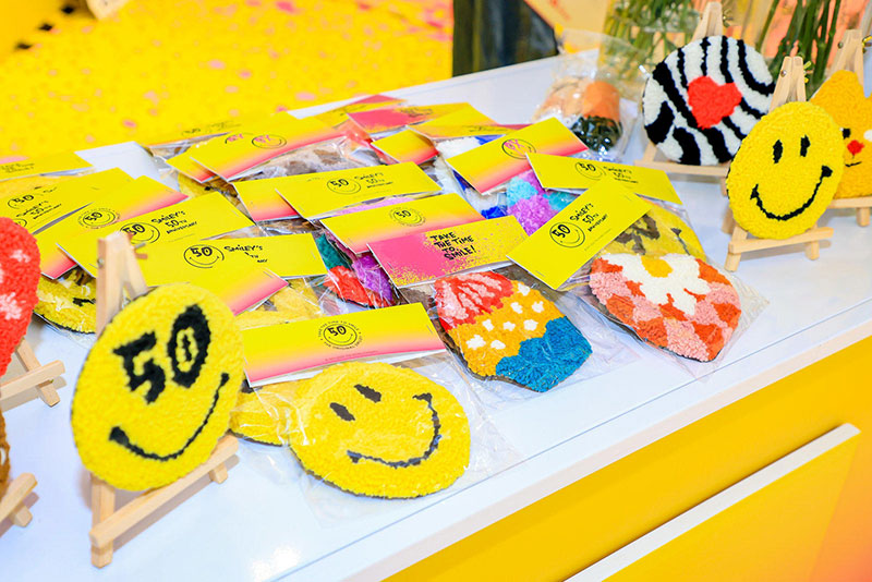 巴黎老佛爷百货店庆 X SMILEY50周年庆活动策划全场都是笑脸 - 会展活动策划CCASY.COM
