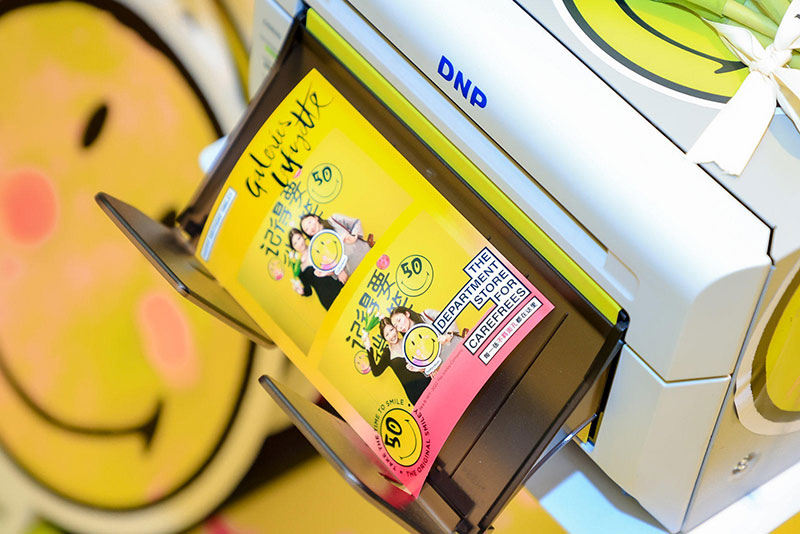 巴黎老佛爷百货店庆 X SMILEY50周年庆活动策划全场都是笑脸 - 会展活动策划CCASY.COM